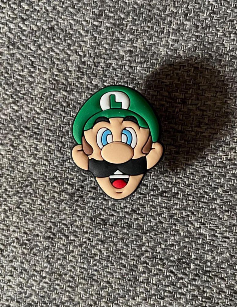 Charm Luigi de Mario Bros para Crocs